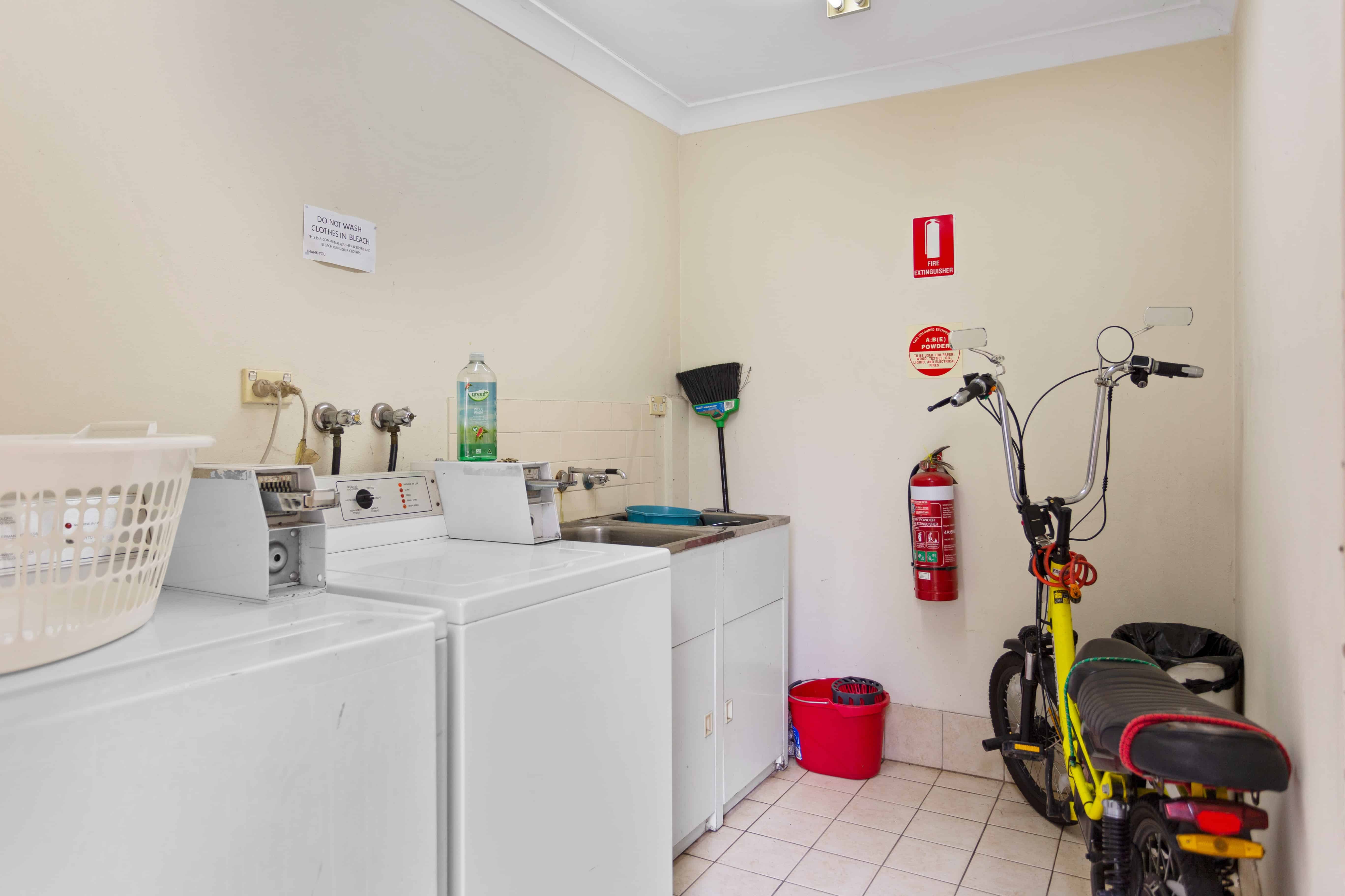 Room in a 16 Bedroom Apartment, 11 Liberty, Enmore, Sydney | PFEC ...