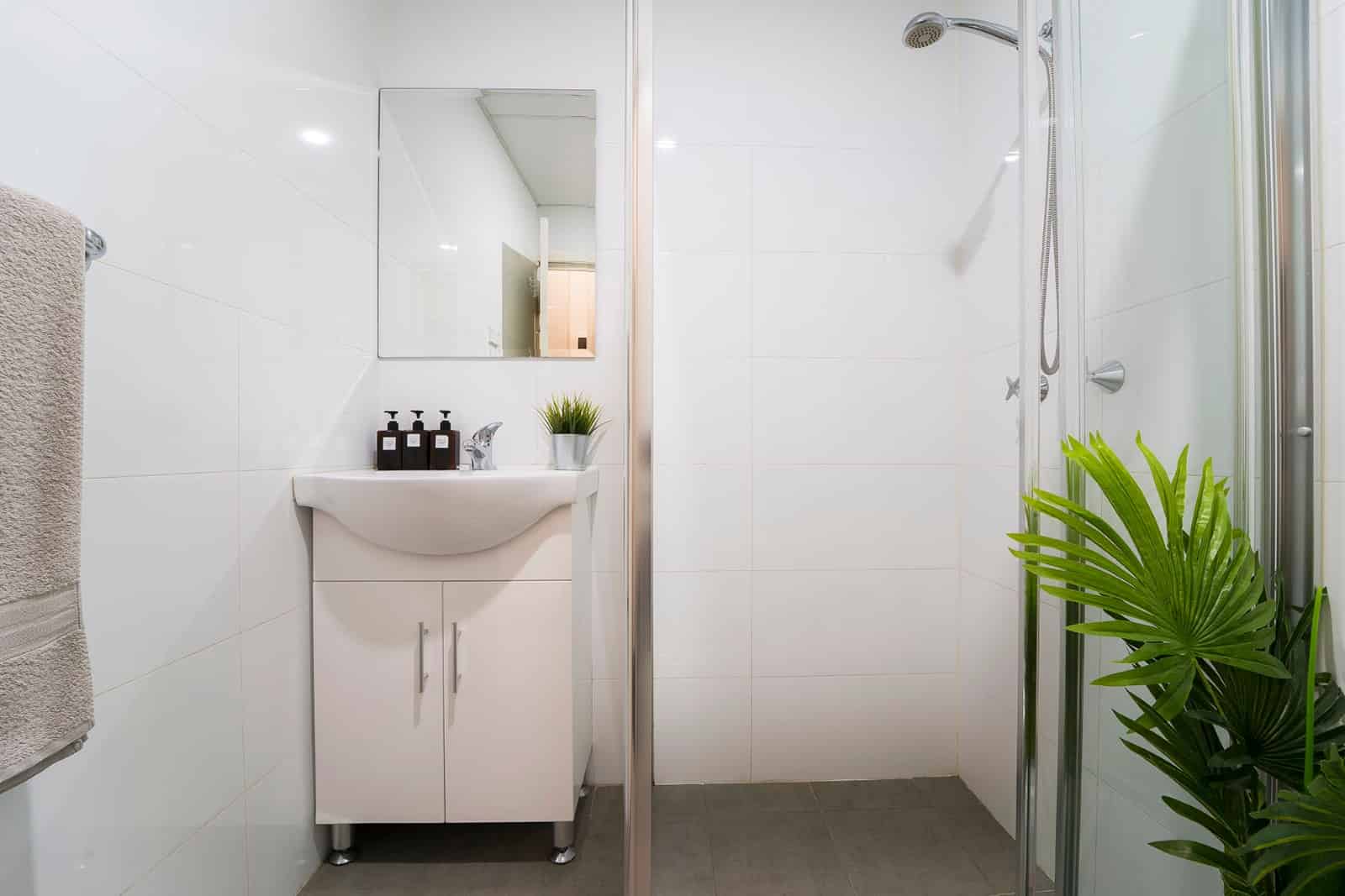 Room in a 6 Bedroom Apartment, 373 Bulwara, Ultimo, Sydney | My Student ...